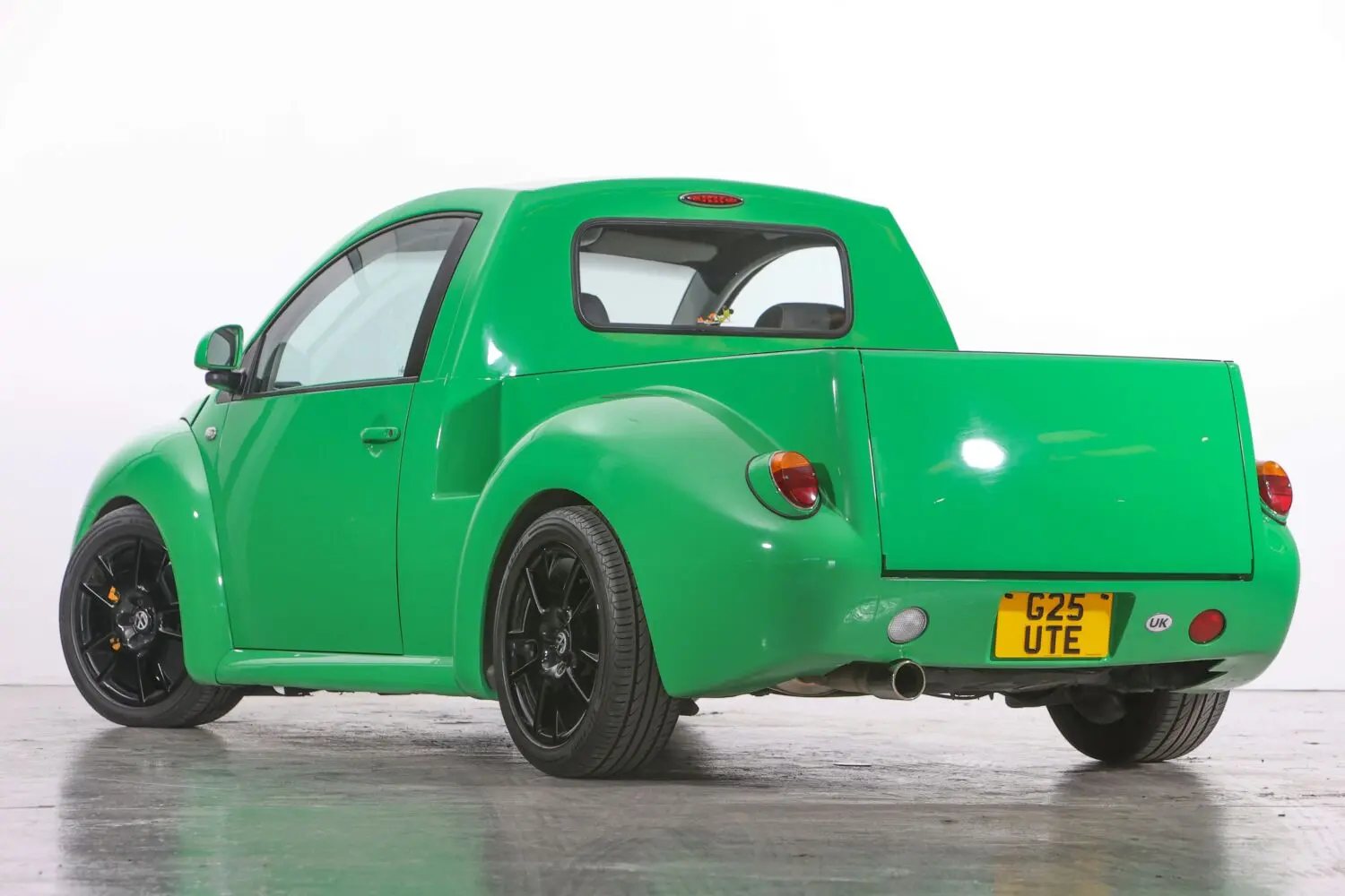 Este Volkswagen New Beetle pickup (2003) acaba de subastarse